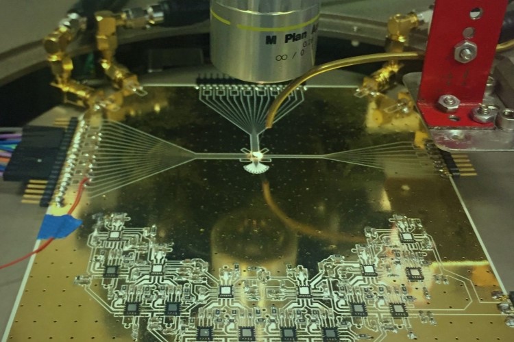 AI at Warp Speed: The New Revolutionary Light-Powered Chip - Fintechs.fi